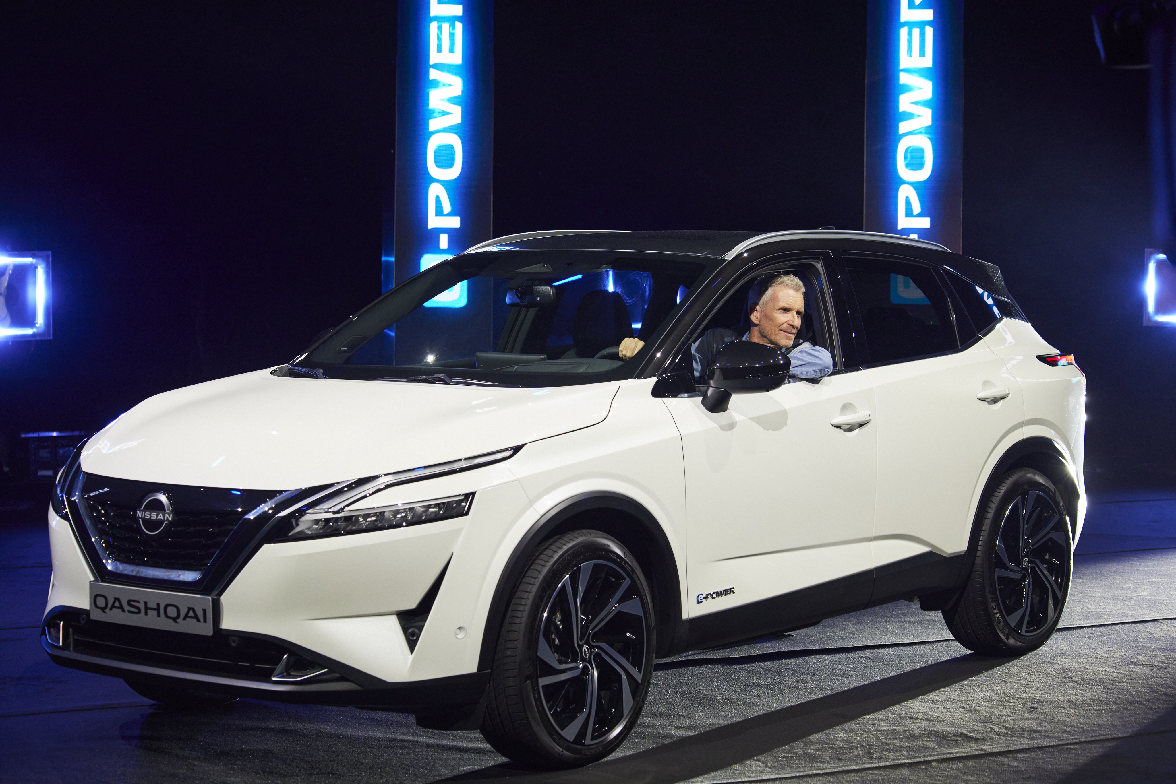 Denis Brogniart aux commandes du nouveau Nissan Qashqai e-POWER sur TF1 ...